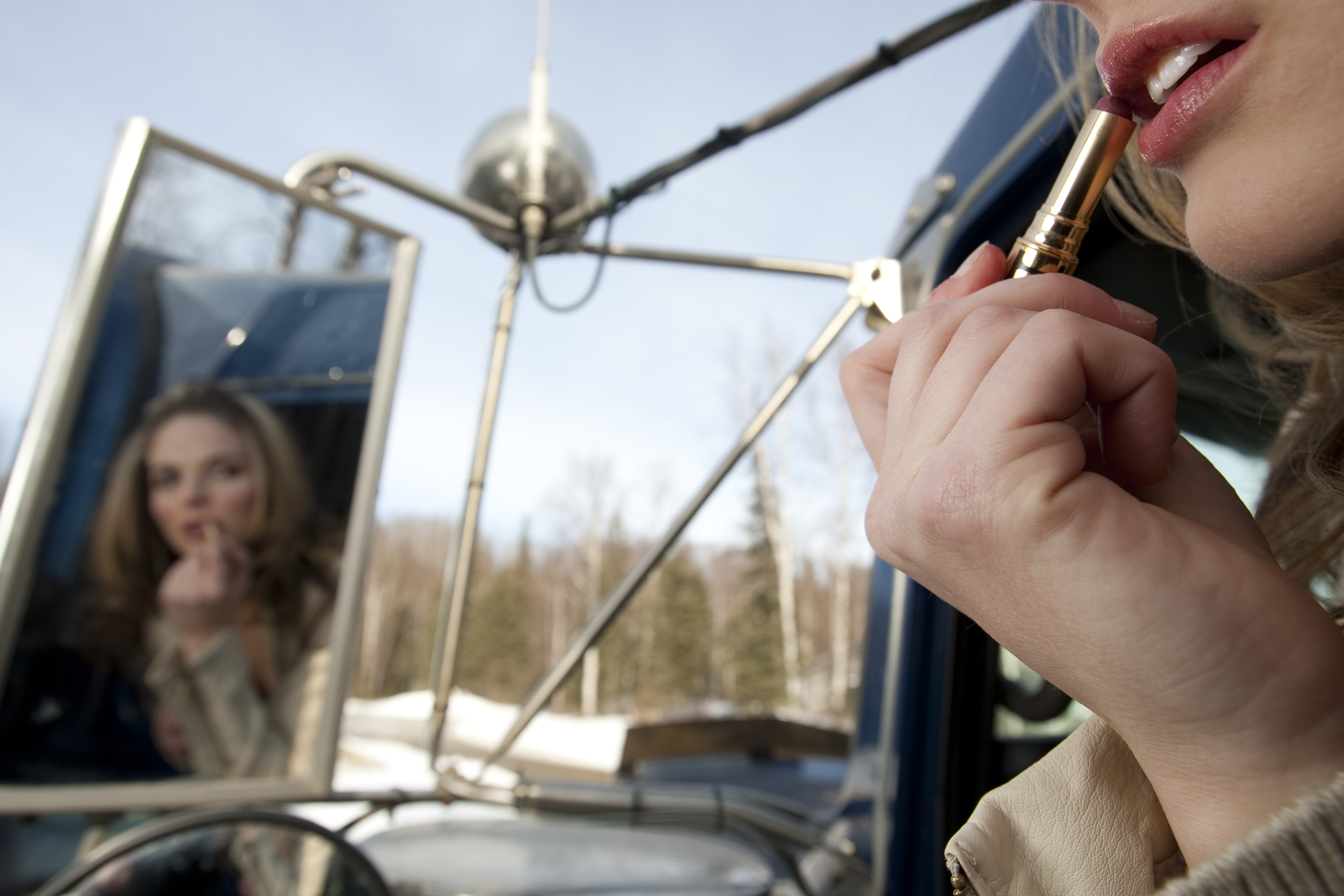 irt_lisakelly_2 - Lisa Kelly Pictures - Ice Road Truckers - HISTORY.com