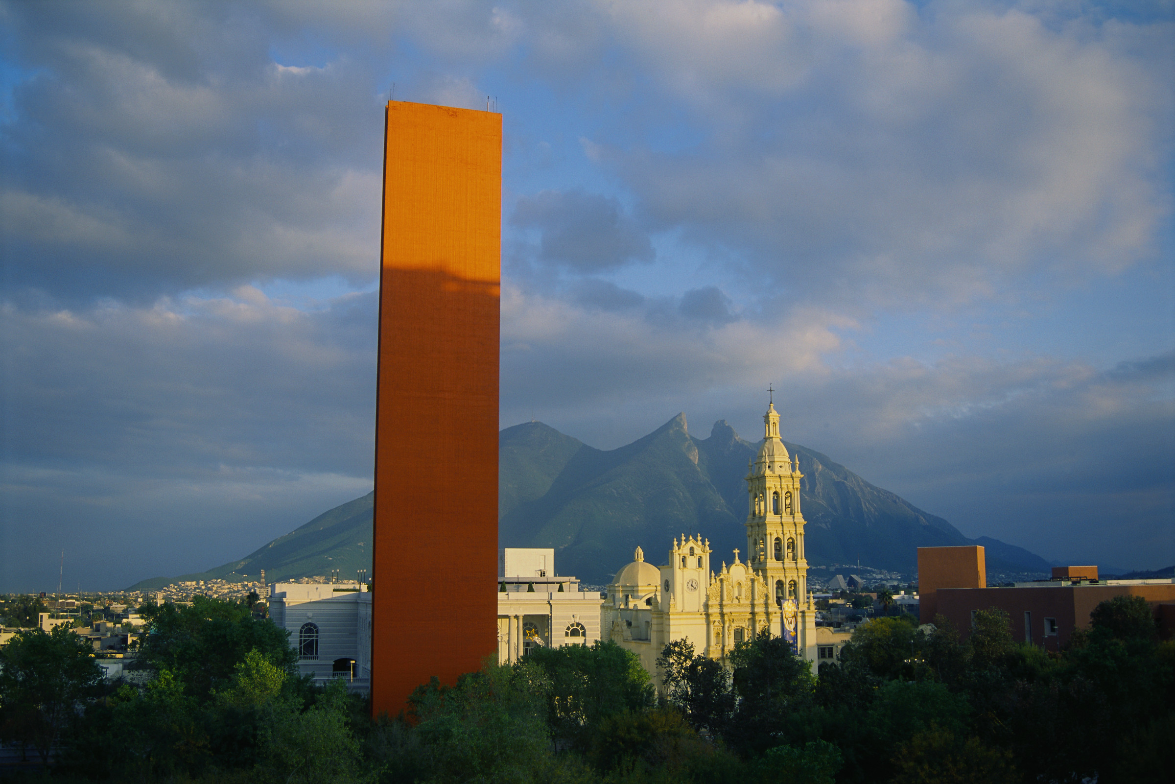 mexico-monterrey-skyline-dusk - Nuevo Leon Pictures - Nuevo León ...