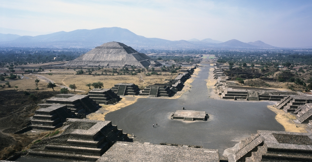 view-of-teotihuacan-down-the-avenue-of-the-dead - Mexico State Pictures ...